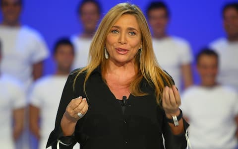 Mara Venier compie 75 anni, la carriera e com’è cambiato il suo look ...