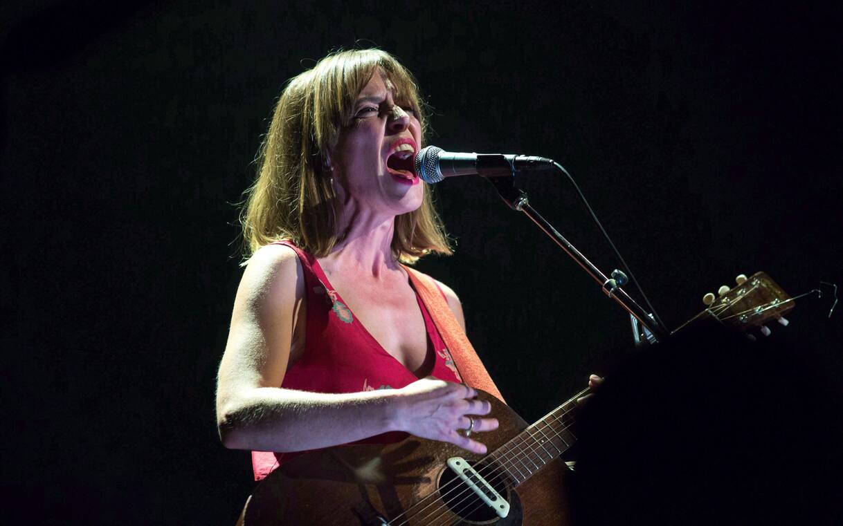 Arcade Fire, la cantante Leslie Feist abbandona il tour dopo le accuse ...