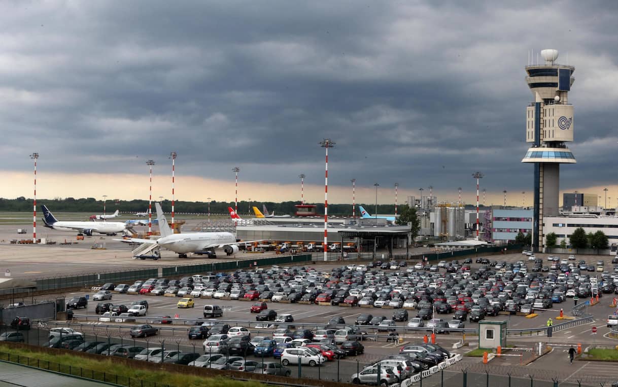 Voli aerei, disagi negli aeroporti del Nord Italia per problemi radar ...