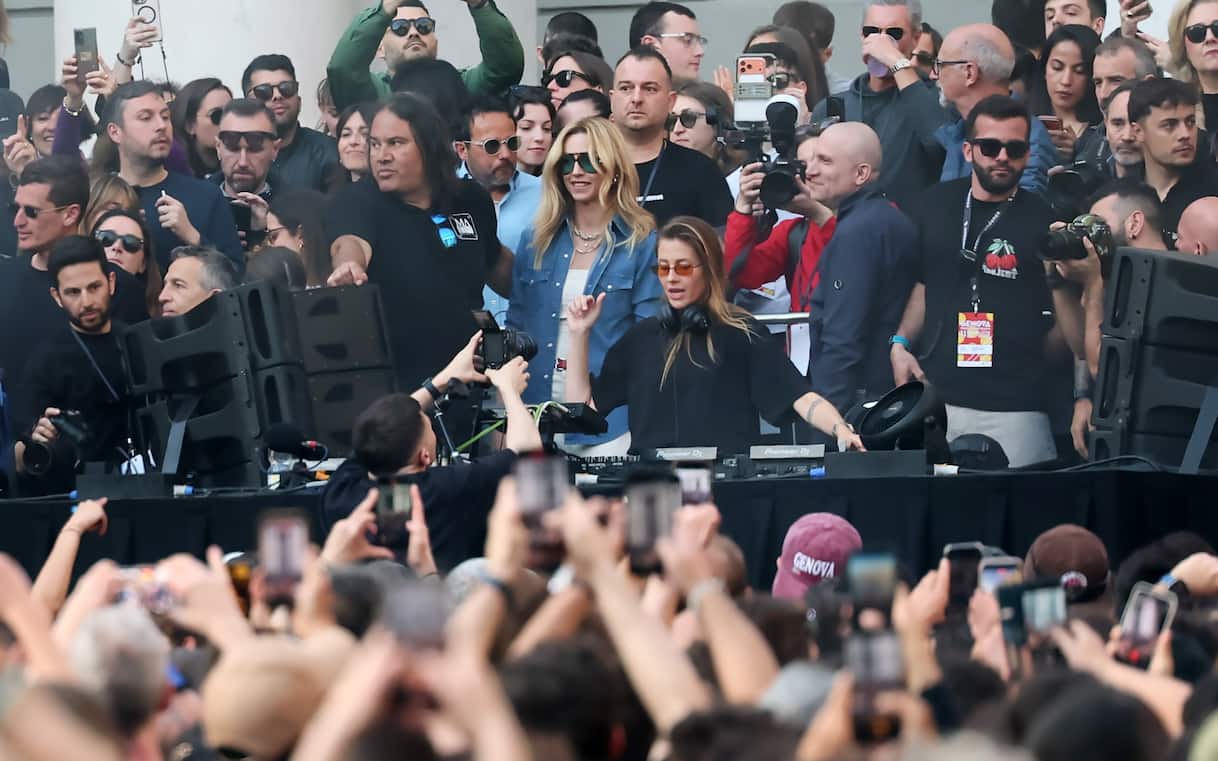 Genova, 20mila persone per il dj set di Charlotte De Witte. Silvia ...