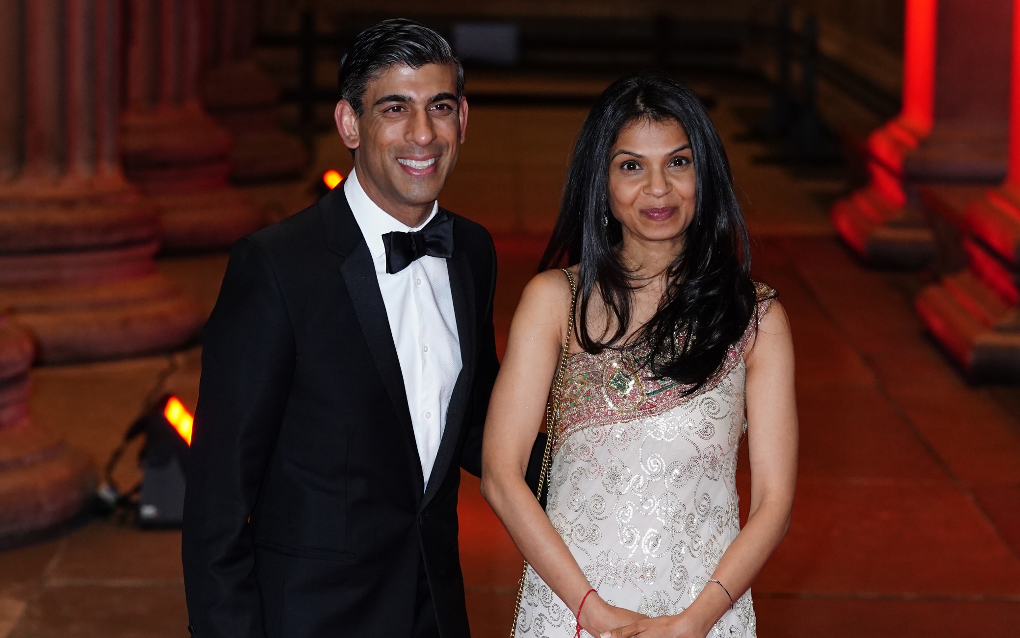 Chi è Rishi Sunak, l'ex primo ministro inglese che ha detto addio a ...