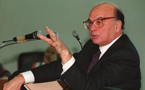 Tangentopoli, 30 anni fa l'inchiesta Mani Pulite: storia e tappe | Sky TG24