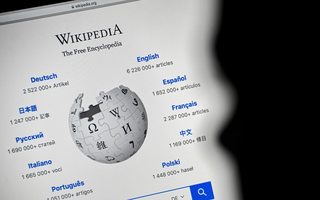 Wikipedia, l'enciclopedia libera compie 25 anni: storia e come è ...