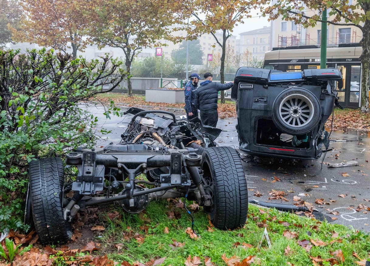 Milano, scontro violento tra due auto all'alba: morto 20enne e altri ...