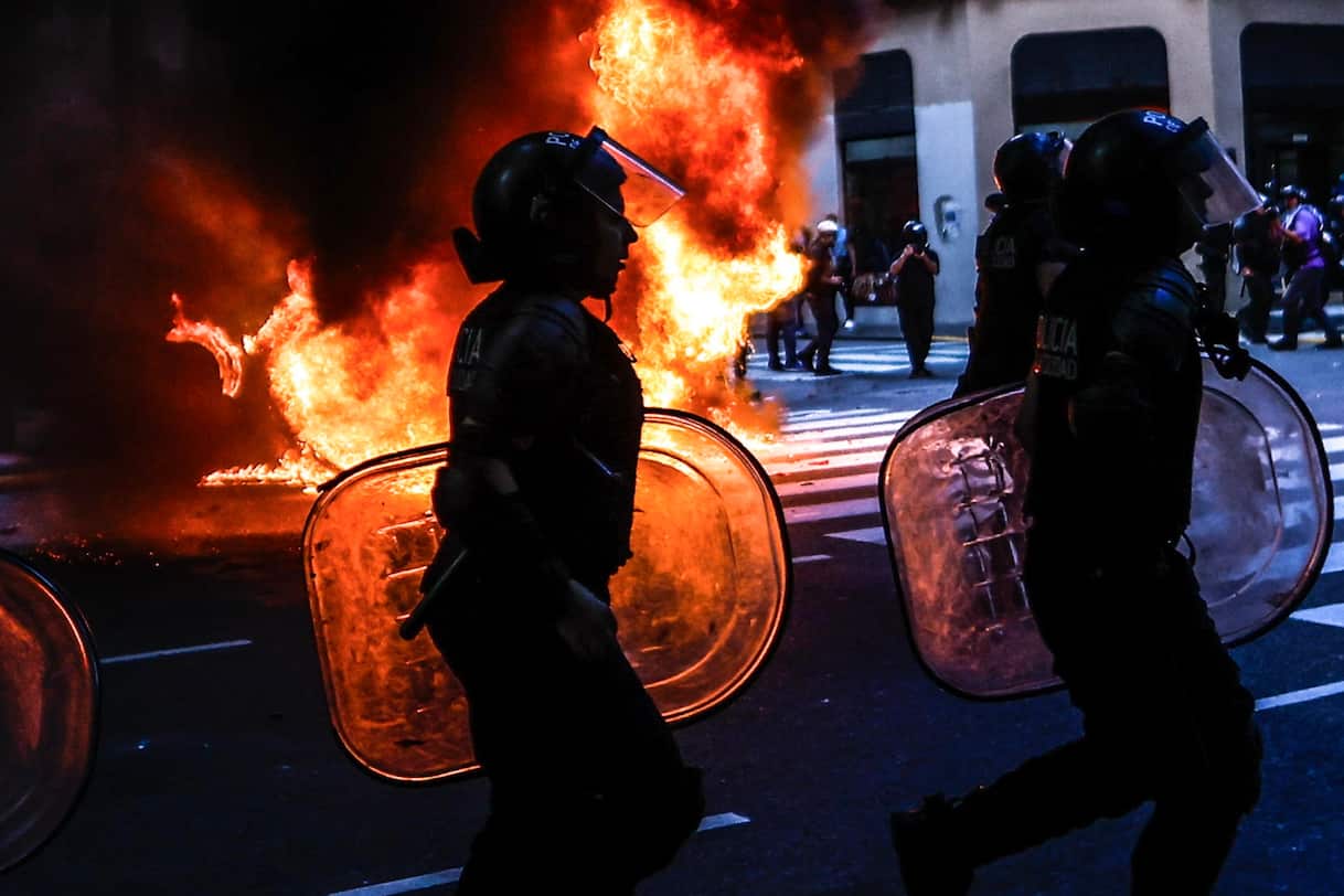 Argentina, proteste contro Milei e scontri a Buenos Aires: 100 arresti ...