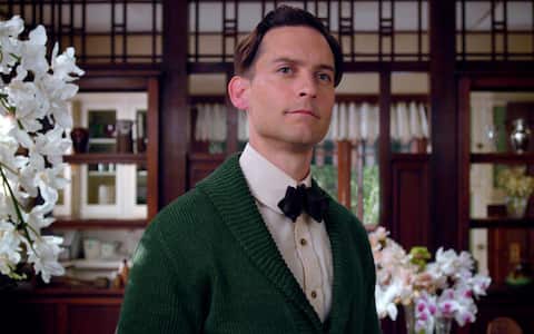 Tobey Maguire compie 50 anni, i suoi personaggi più famosi da Spider ...