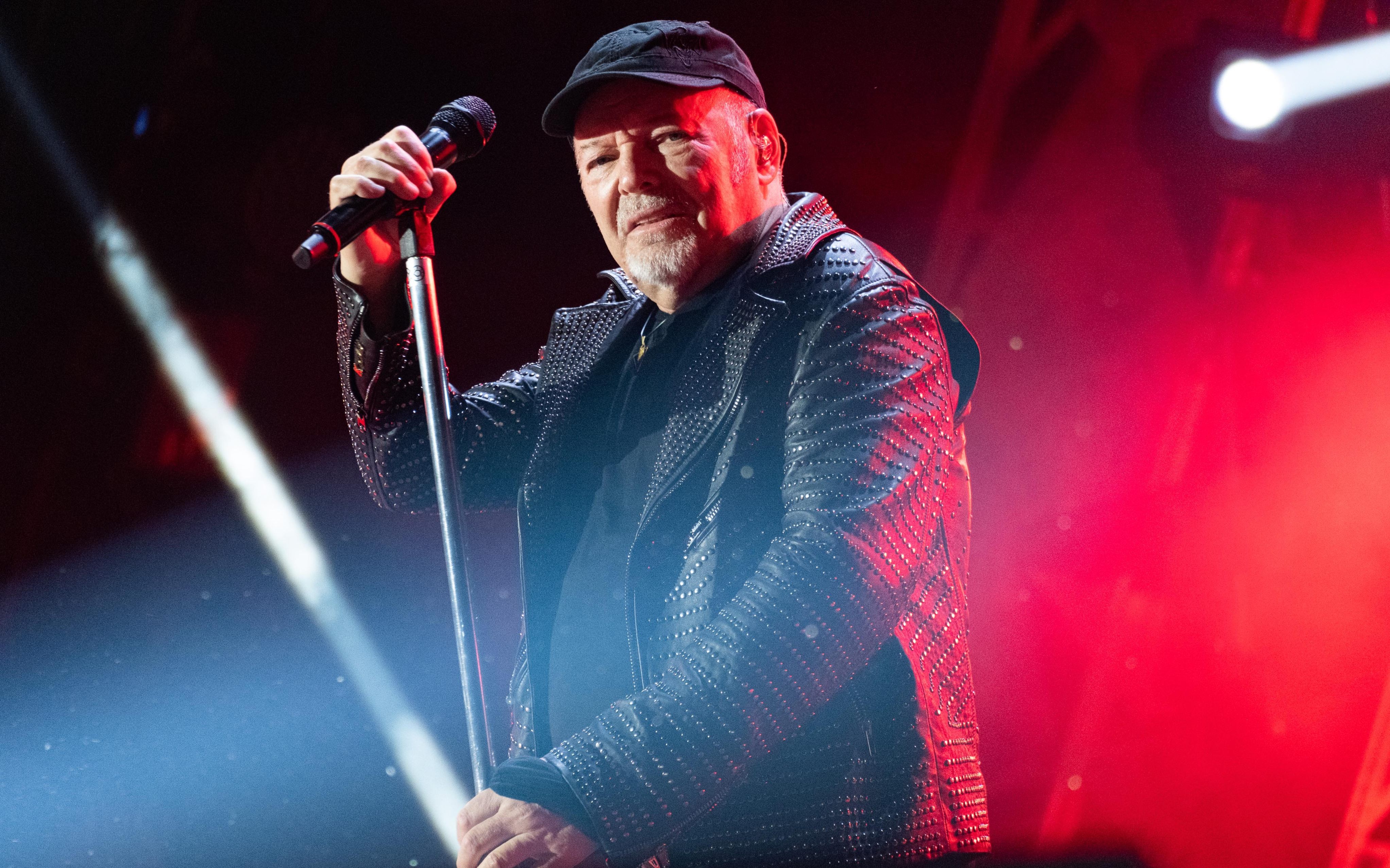 Vasco Rossi annuncia una scaletta 'bomba' per il tour 2026 | Sky TG24