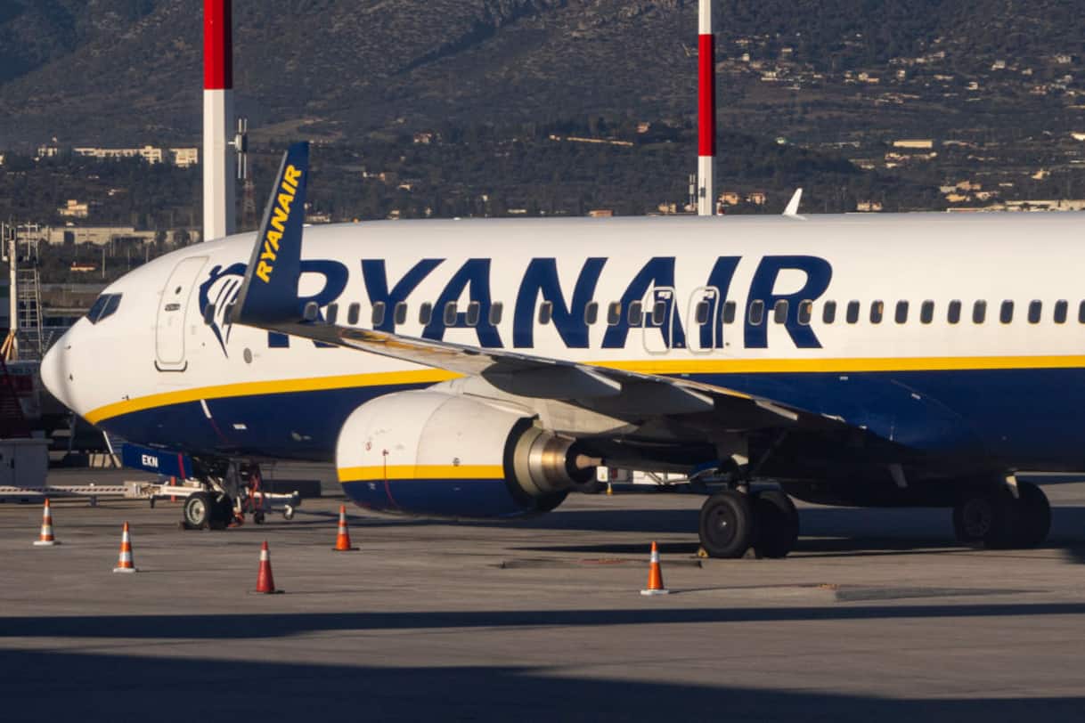 Grecia, aereo Ryanair rompe ala durante atterraggio e si schianta | Sky ...