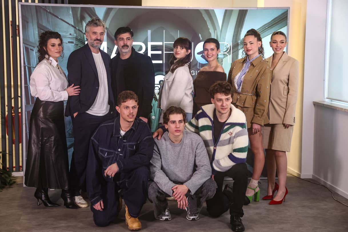 Mare Fuori, il cast della stagione 6 da oggi in streaming | Sky TG24