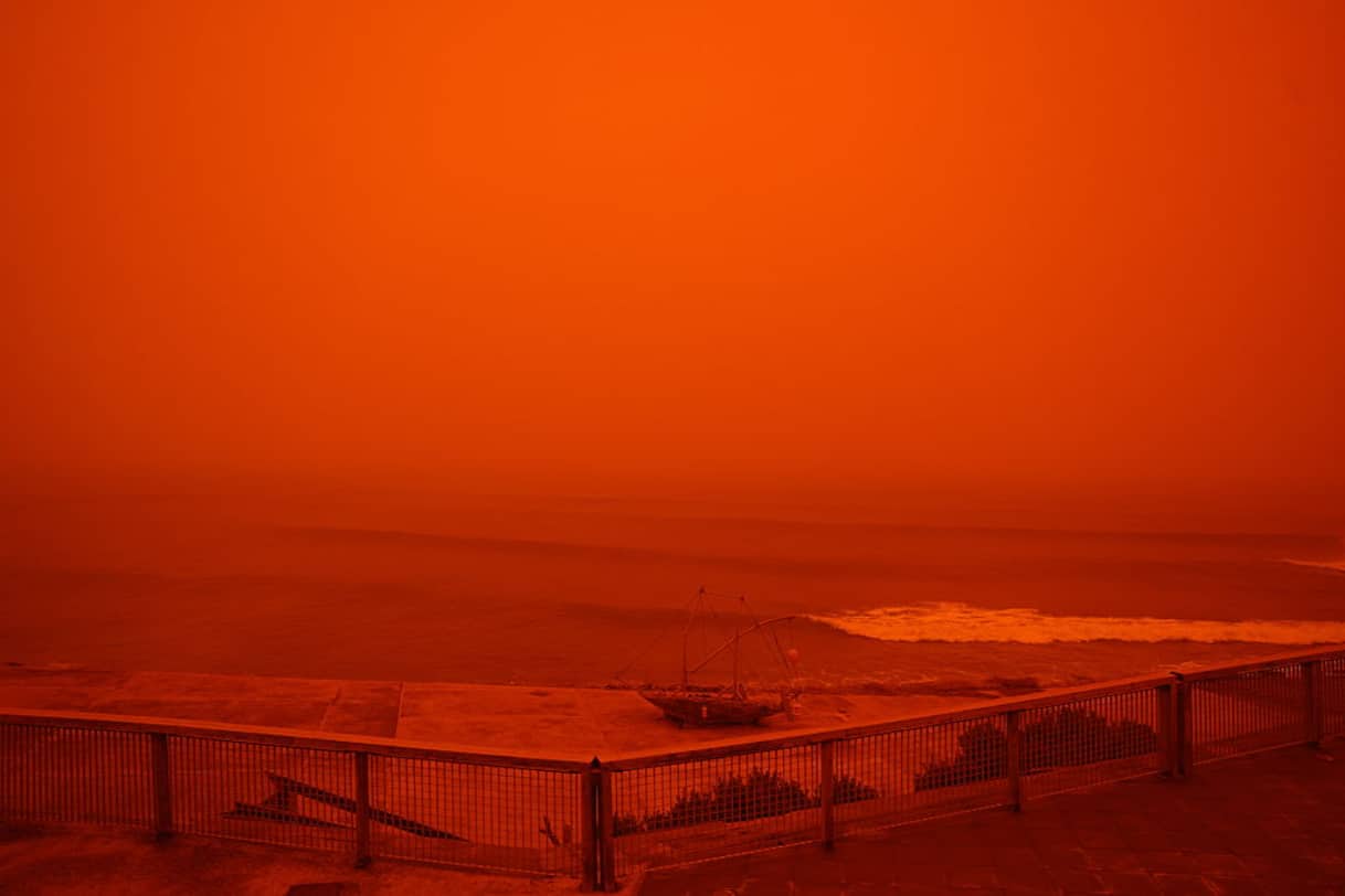 Creta, tempesta di sabbia colora il cielo di arancione: voli dirottati ...
