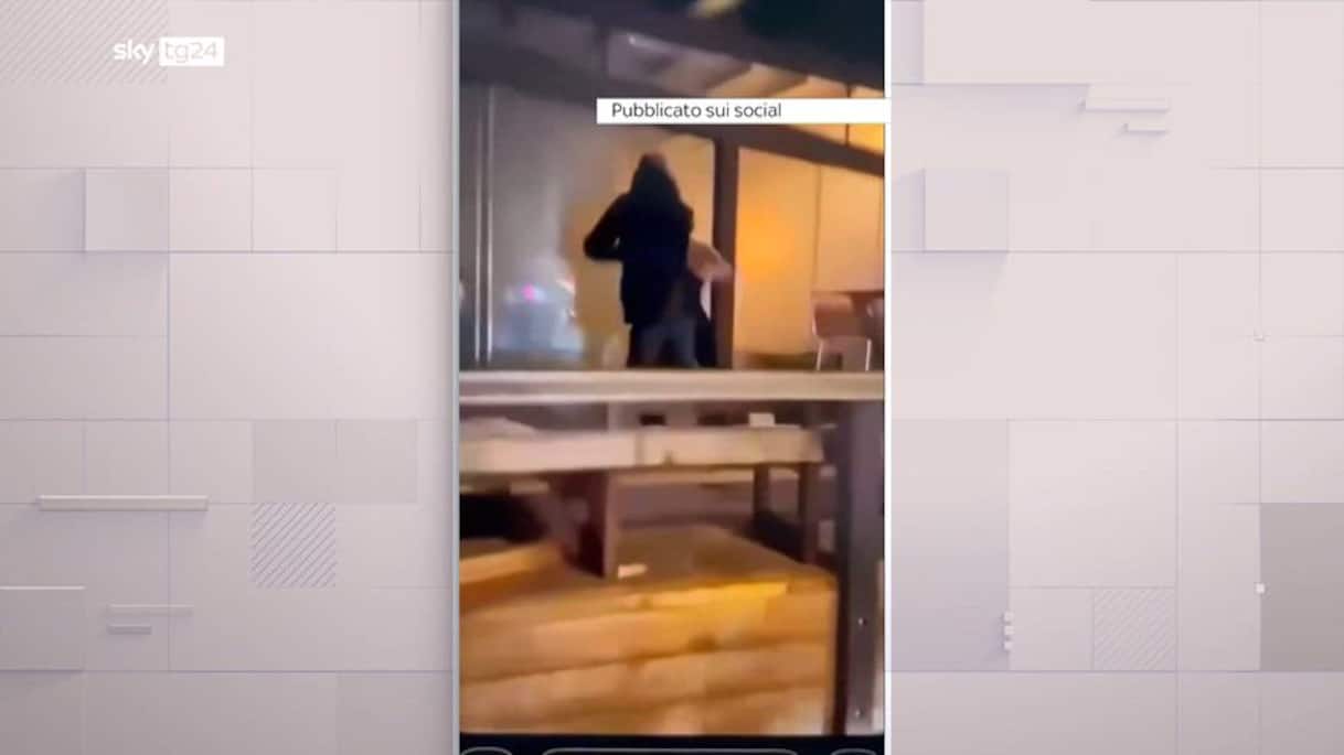 La fuga dal locale Le Constellation a Crans-Montana | Video Sky TG24