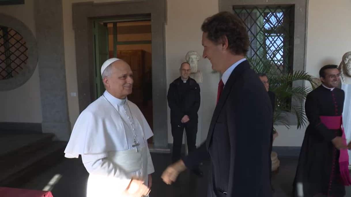 Presentata Ferrari Luce, John Elkann incontra il Papa | Video Sky TG24