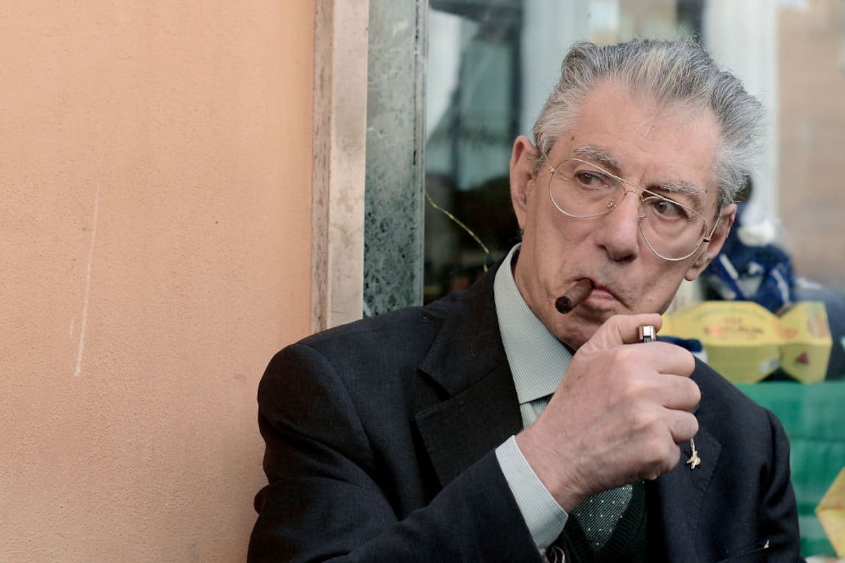 È morto Umberto Bossi, aveva 84 anni: fondatore della Lega ed ex ...