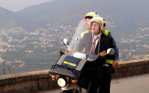 Benvenuti al Sud, le location: i luoghi di Castellabate dove hanno ...