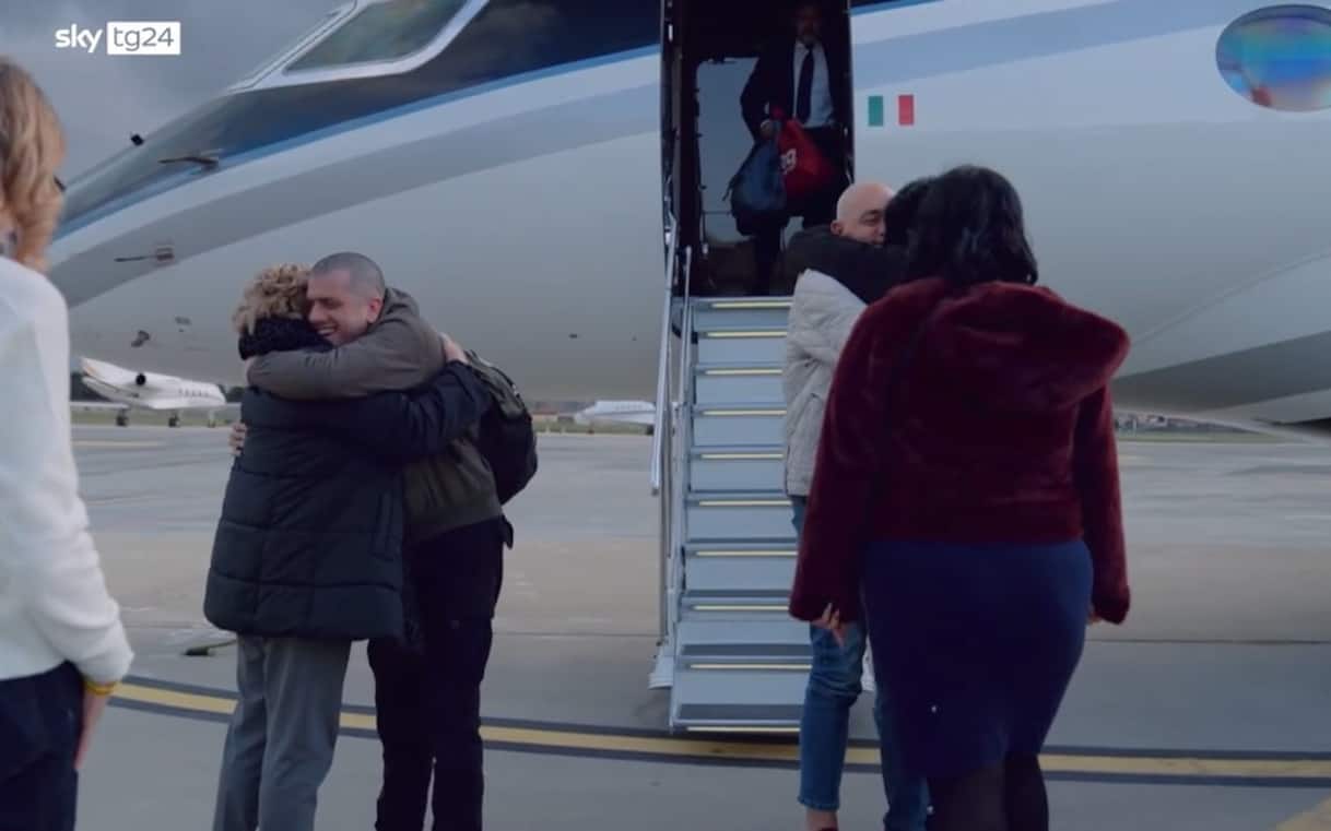 Venezuela, Trentini e Burlò arrivati in Italia: l'abbraccio con i ...