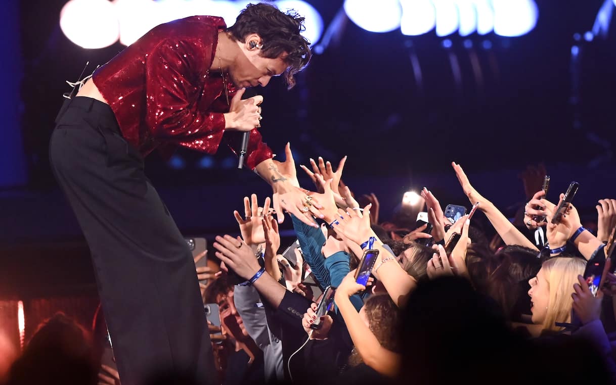 Harry Styles, il nuovo singolo Aperture arriva il 23 gennaio | Sky TG24