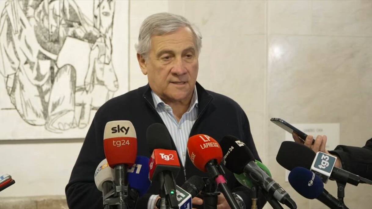 Iran, Tajani: 'Oman chiude frontiere. State a Dubai' | Video Sky TG24