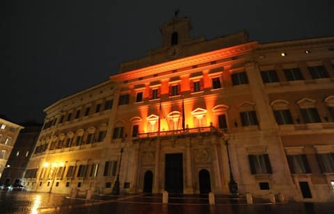 Giornata internazionale contro violenza sulle donne: palazzi e ...