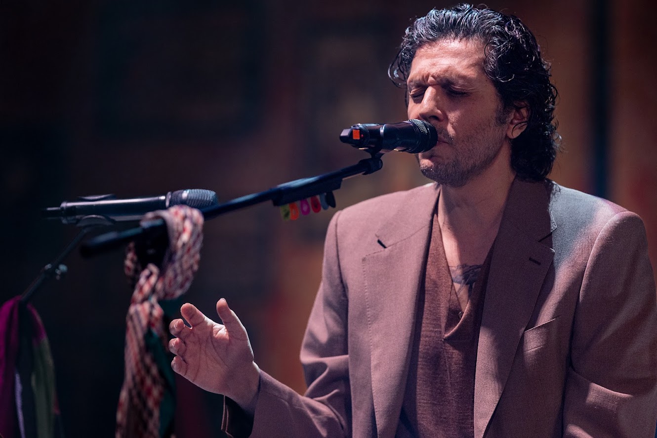 Ermal Meta ha annunciato il nuovo album Funzioni Vitali in uscita il 27 ...