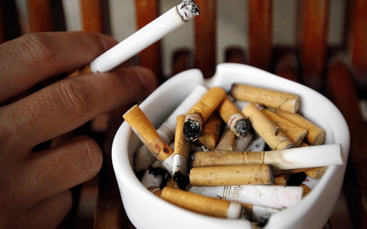 Francia, restrizioni contro il fumo: prezzo sigarette verso i 12 euro a ...