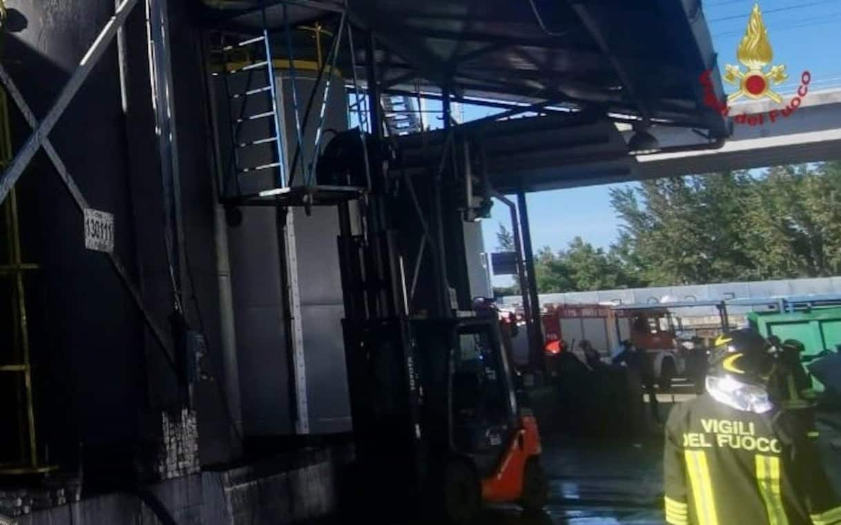 Esplosione in un'azienda di rifiuti a Marcianise (Caserta): 3 morti e ...