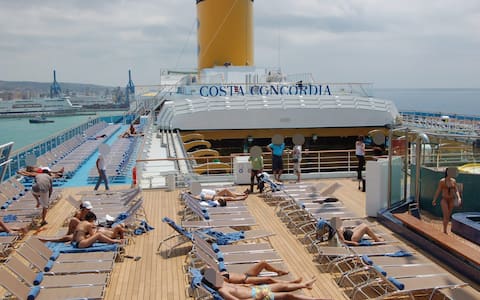 Costa Concordia, gli interni della nave prima e dopo il naufragio. FOTO ...