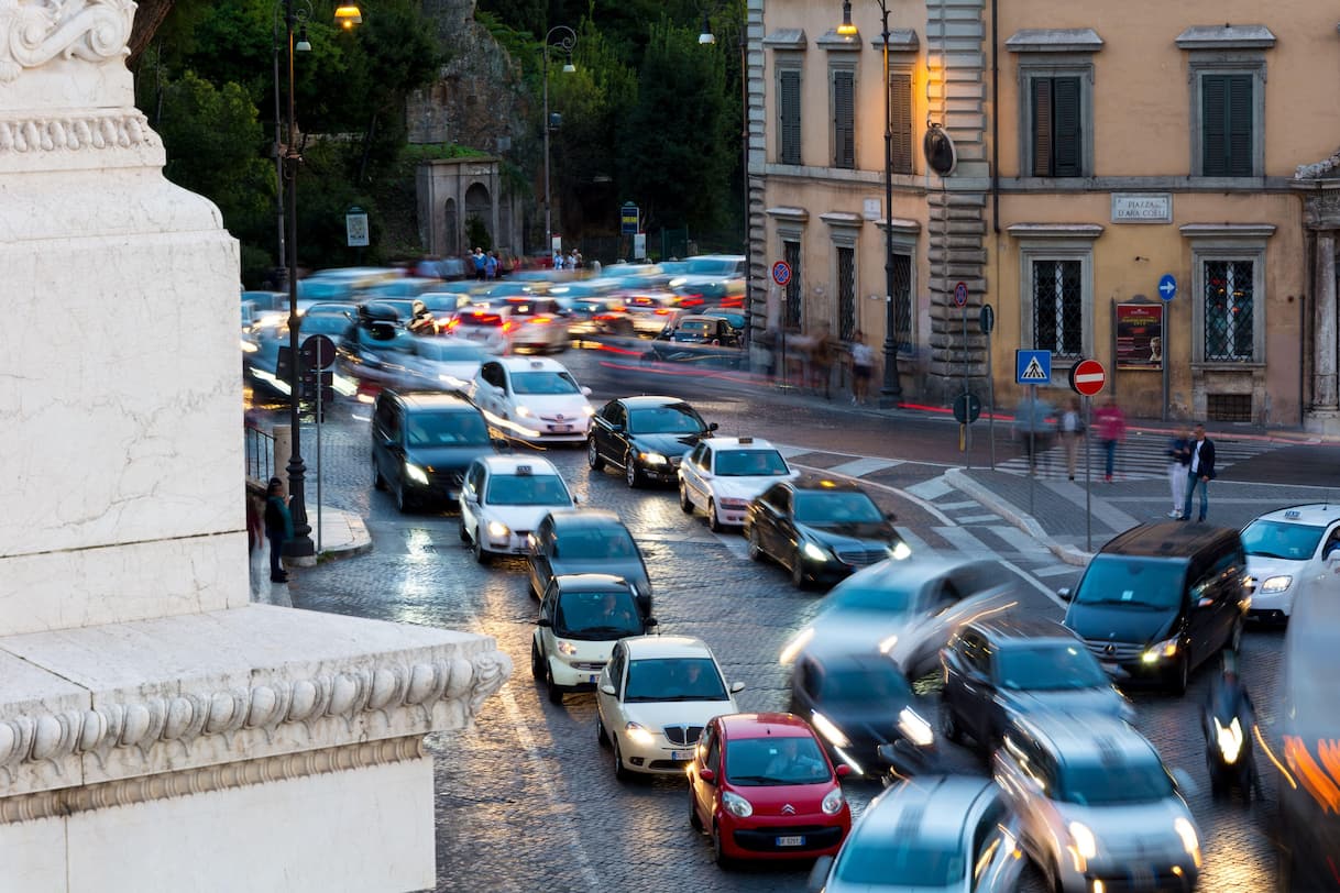 Città con più traffico nel mondo, Milano e Roma nella top 25 ...