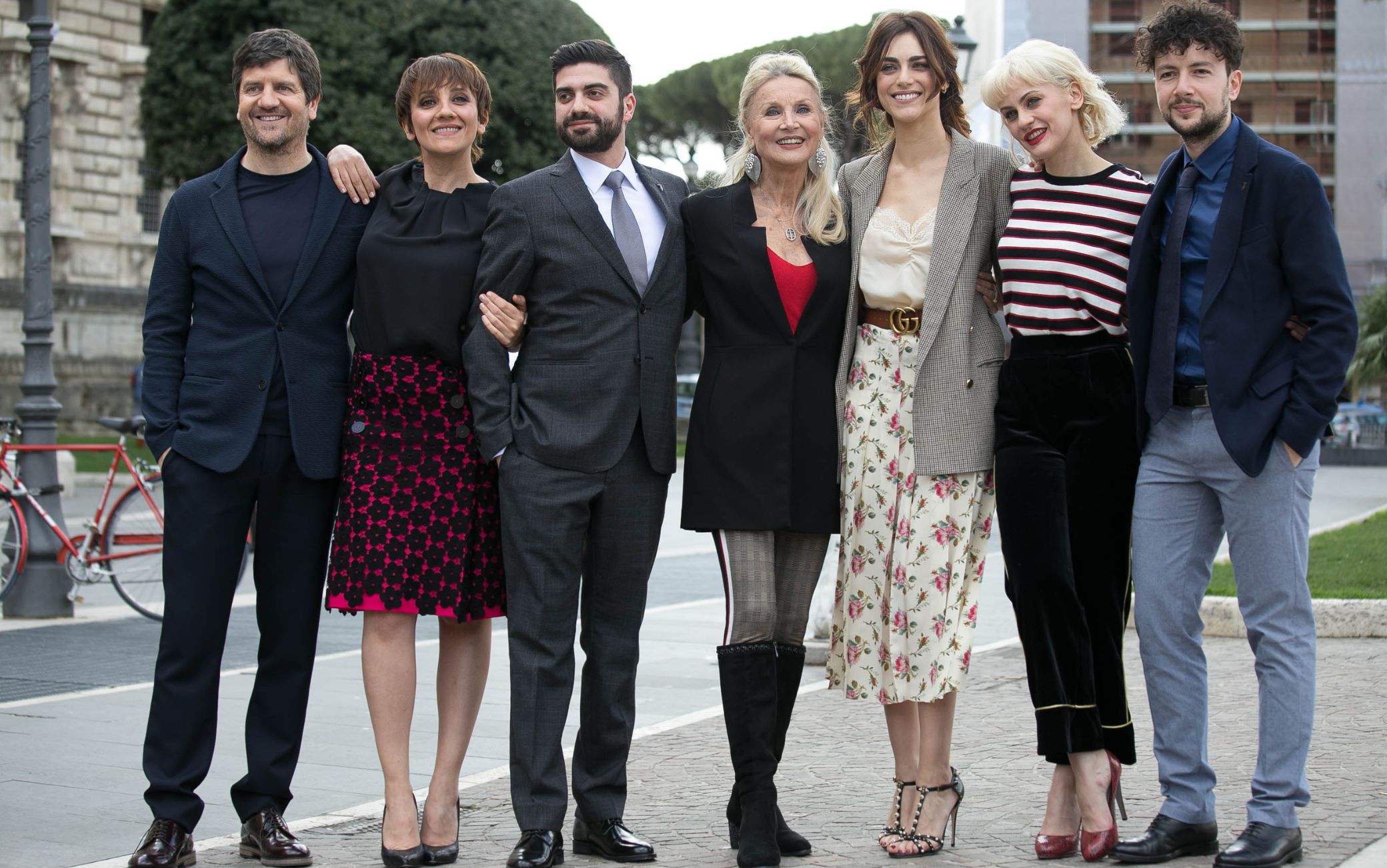 Metti la nonna in freezer, il cast del film con Fabio de Luigi e Miriam ...