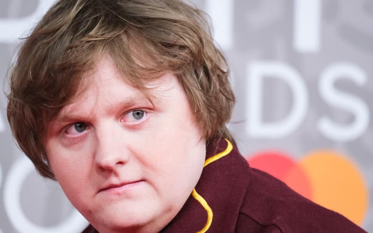 Lewis Capaldi How I'm Feeling Now, il trailer del film documentario sul ...