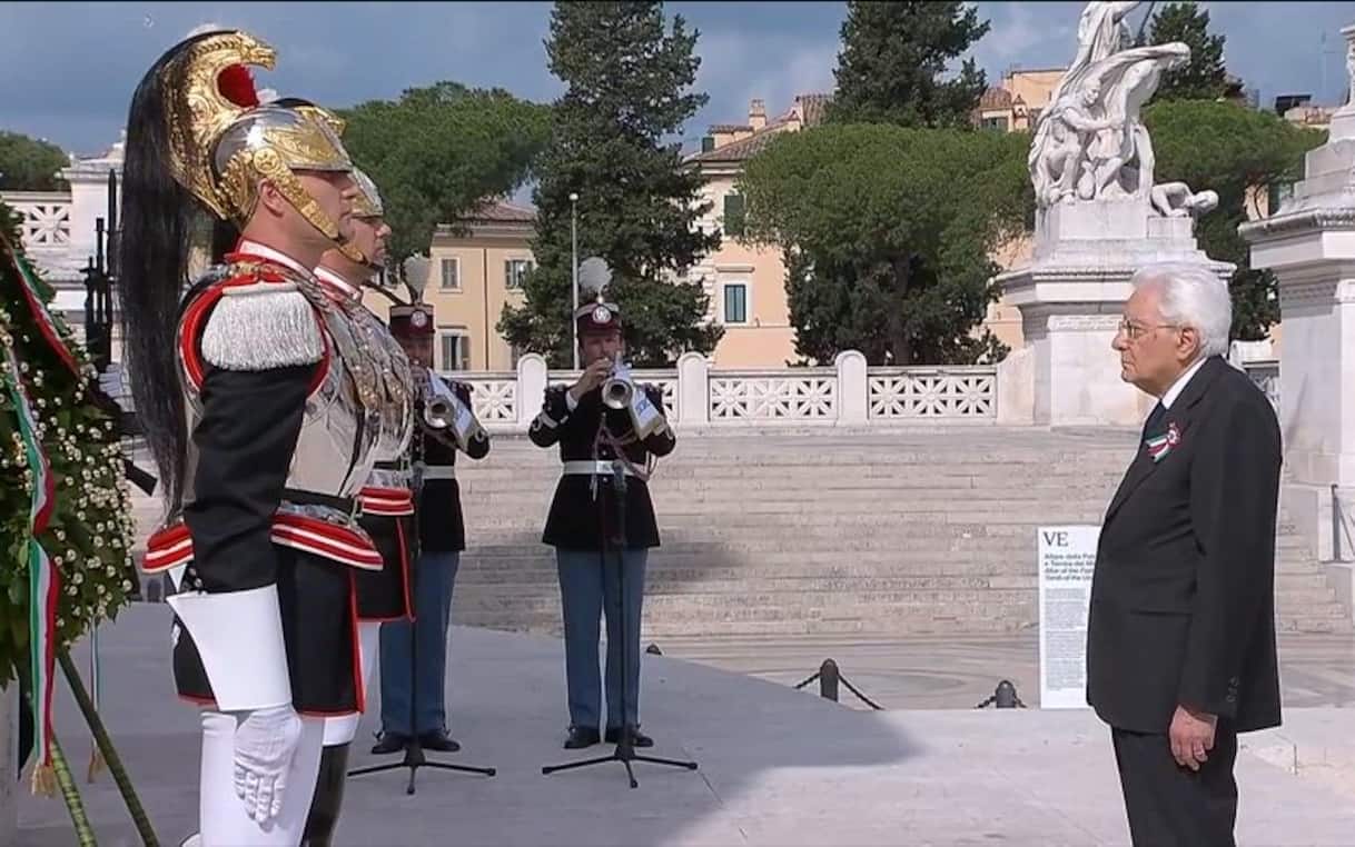 2 giugno, l'omaggio di Mattarella al Milite Ignoto. VIDEO | Sky TG24
