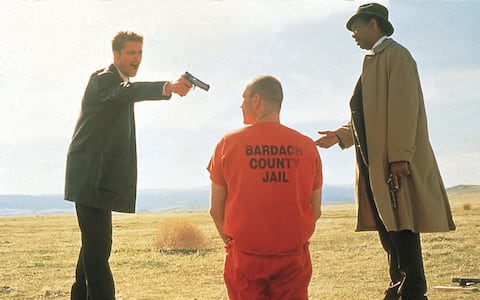 “Seven”, 30 anni fa usciva il thriller con Brad Pitt e Morgan Freeman ...