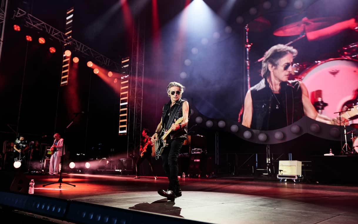 Ligabue a Campovolo: festa da 100.000 persone. In arrivo tour europeo e ...