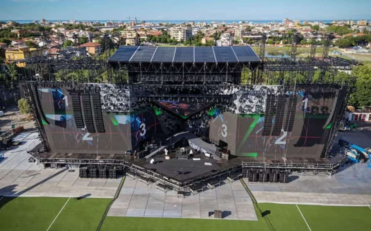 Vasco Rossi mostra il palco del concerto a Rimini: il post su Instagram ...