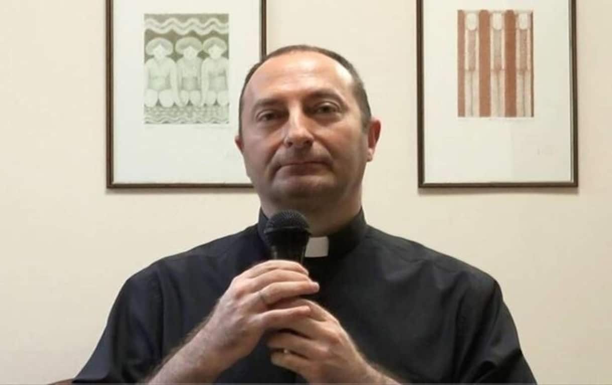 Don Ramon Guidetti, il parroco scomunicato dopo offese a Papa Francesco ...