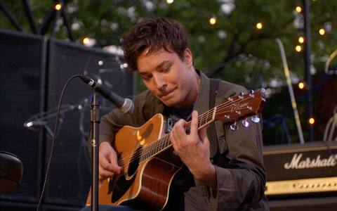 Jimmy Fallon compie 50 anni, la carriera e i successi del pluripremiato ...