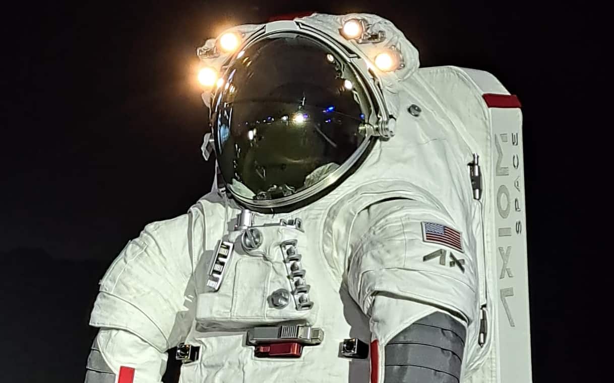 Tute lunari, presentate le nuove Axiom Extravehicular Mobility Unit ...