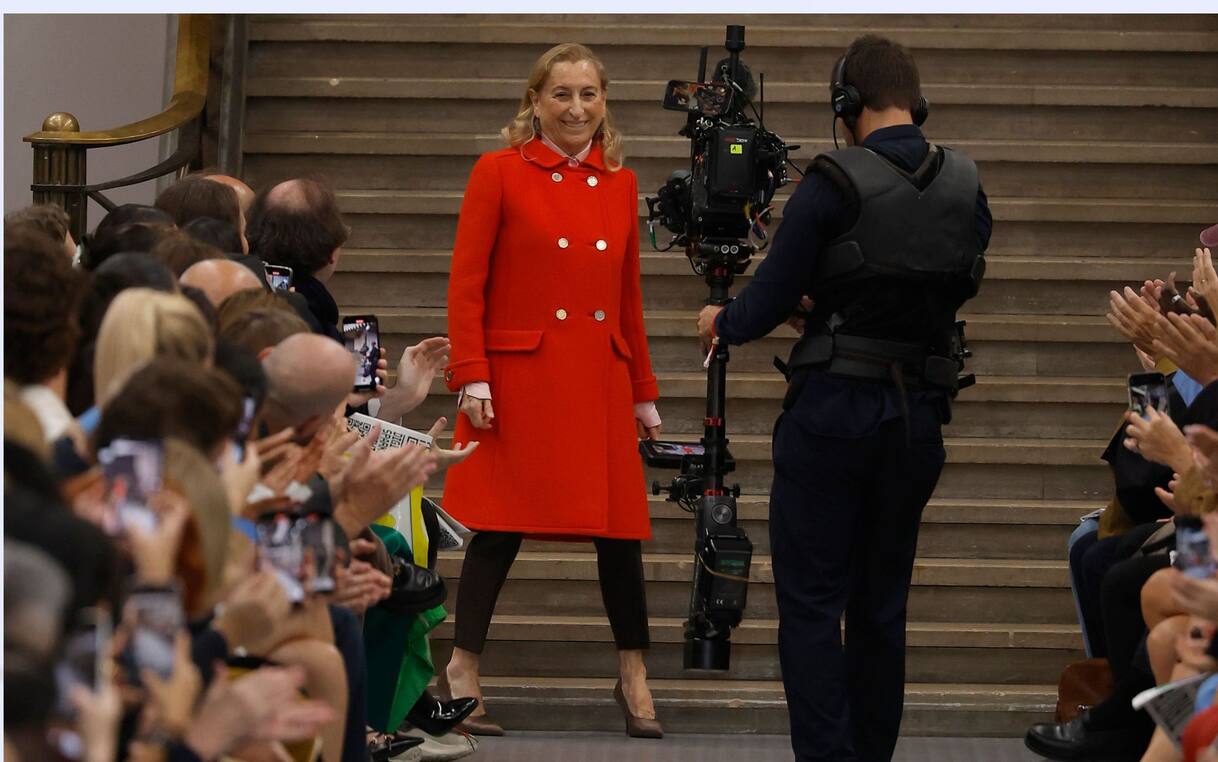 Miuccia Prada, la foto virale con la pizza a Napoli | Sky TG24