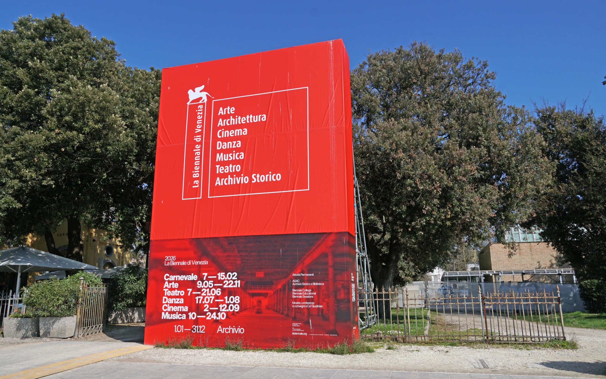 Biennale Venezia, l’Ue: “Stop fondi se ci saranno i russi”. Replica ...
