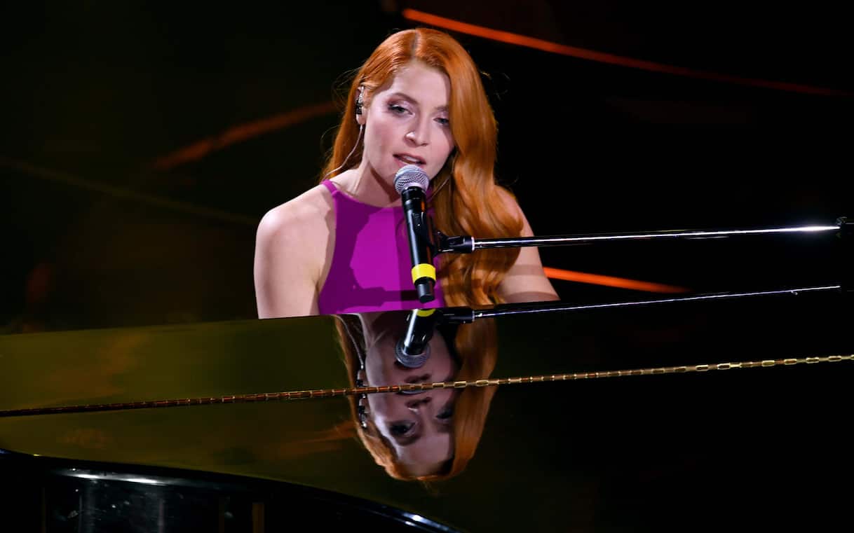 Noemi, chi è e come è cambiata la cantante e conduttrice del Concerto ...