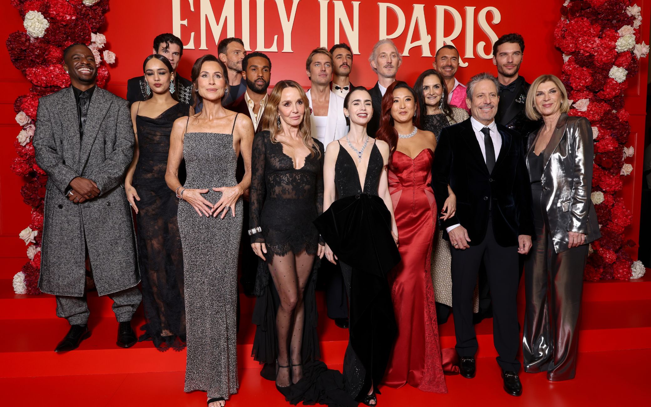 Emily in Paris 5, il cast alla première mondiale a Parigi. FOTO | Sky TG24