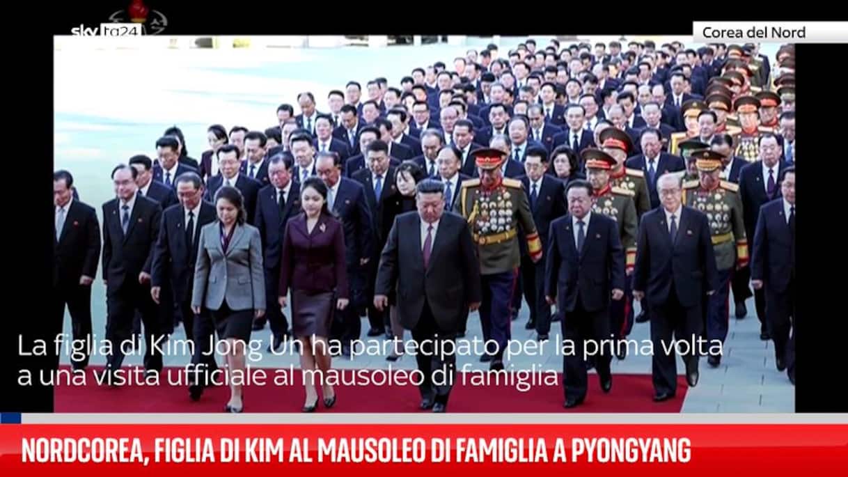 Nordcorea, figlia di Kim al mausoleo di famiglia a Pyongyang | Video ...