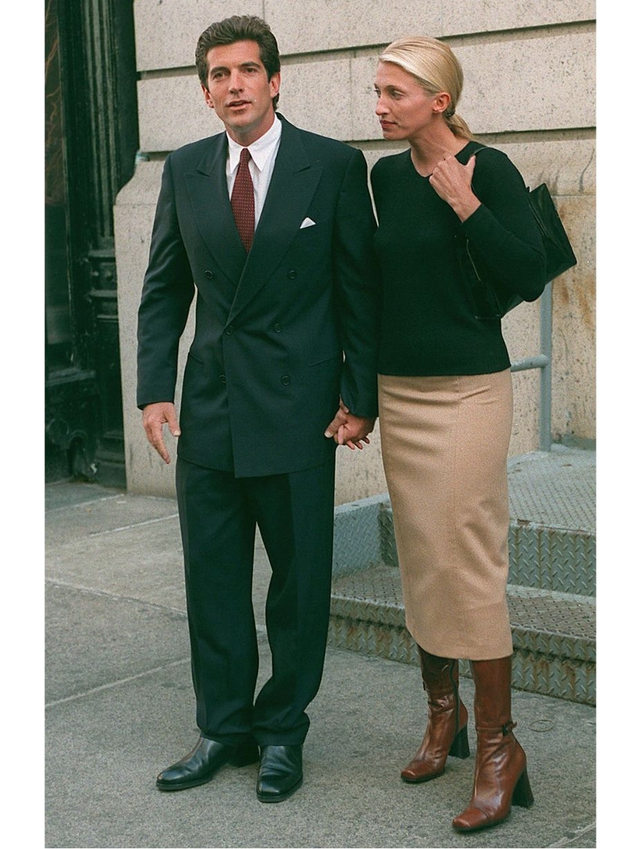 Love Story, i look iconici del guardaroba di Carolyn Bessette. FOTO ...