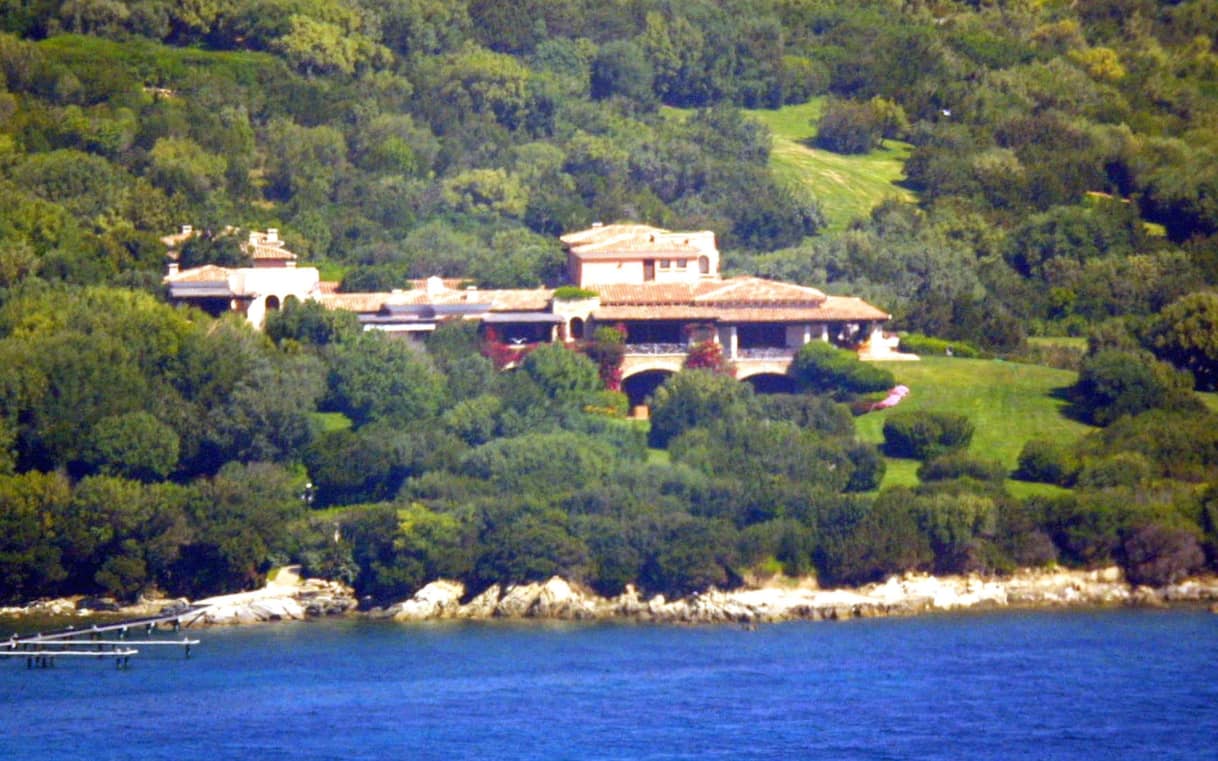 Villa Certosa vicina alla vendita, offerta da 500 milioni per casa ...