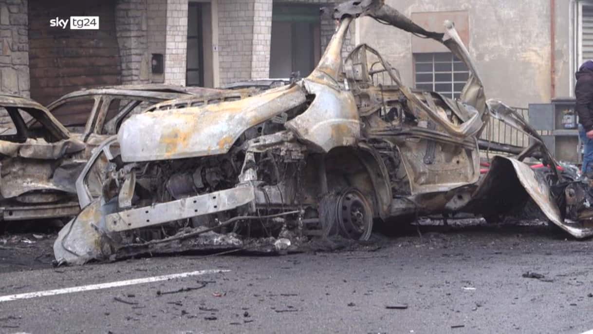 Bibbiena, esplode furgone carico di bombole d'ossigeno | Video Sky TG24