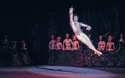 Rudolf Nureyev, 30 anni dalla morte del leggendario danzatore: la sua ...