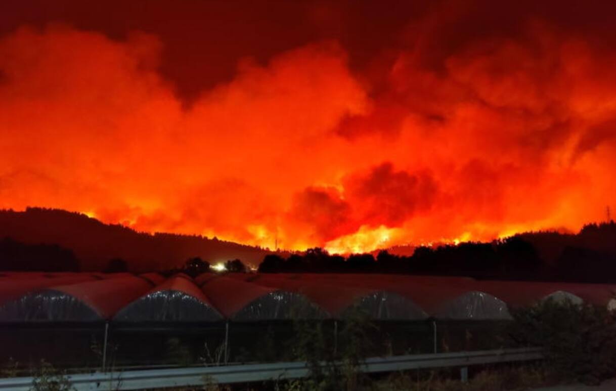 Incendi Grecia, terzo giorno di roghi ad Atene, Rodi e Corinto | Sky TG24