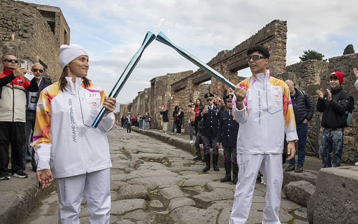 Fiamma olimpica Milano Cortina 2026 oggi a Napoli: percorso e tedofori ...