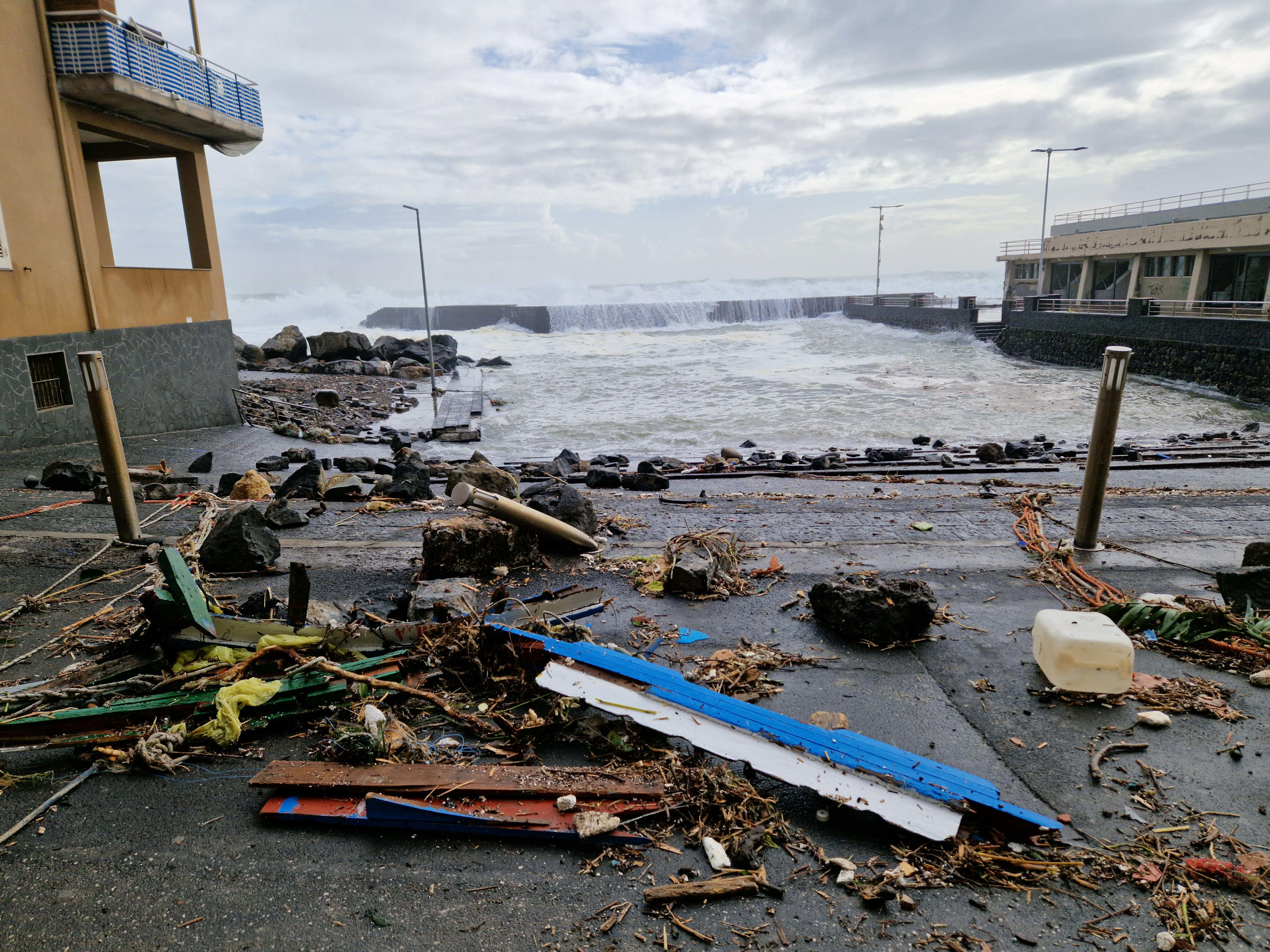Maltempo in Sicilia, i danni del ciclone Harry, da Catania a Messina ...