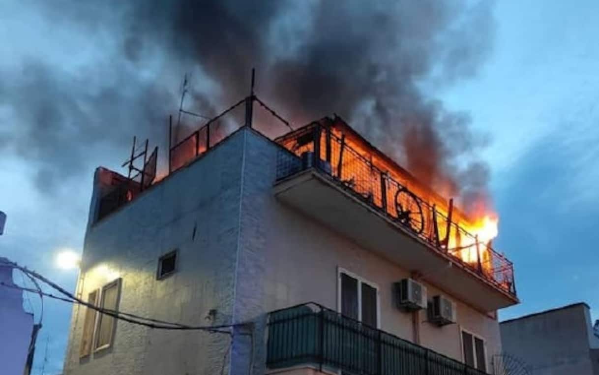Incendio in un'abitazione nel Barese, morti due fratelli | Sky TG24