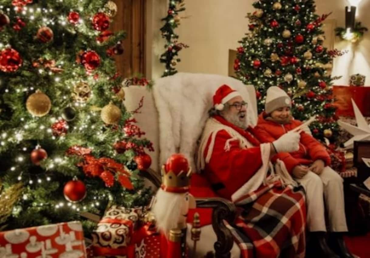 Bambini in viaggio, a Castelfalfi arriva la casa di Babbo Natale | Skytg24
